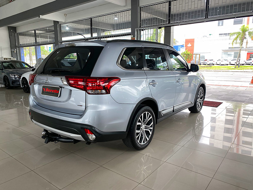 Camioneta mitsubishi outlander 22 d 2016 - Beretta automóveis - Criciúma SC